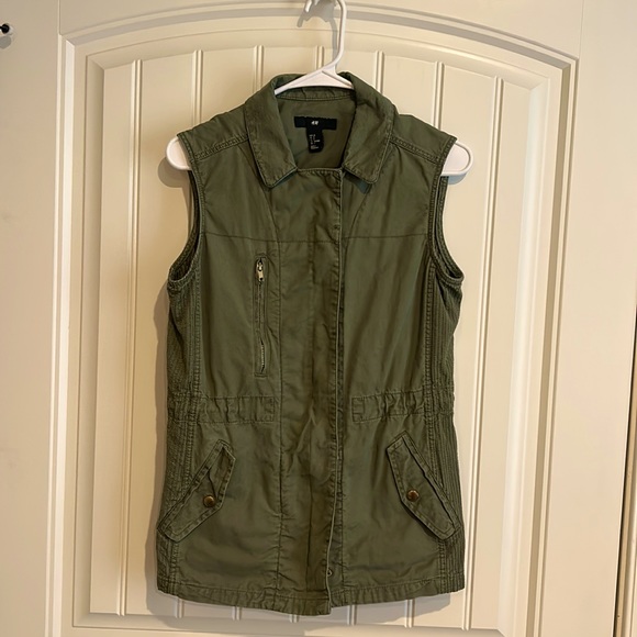 H&M | Jackets & Coats | Hm Green Zip Up Utility Vest With Pockets ...
